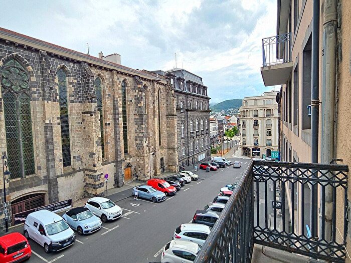 Appartement à louer - Ballainvilliers, Clermont-Ferrand - 3 pièces - 2 chambres