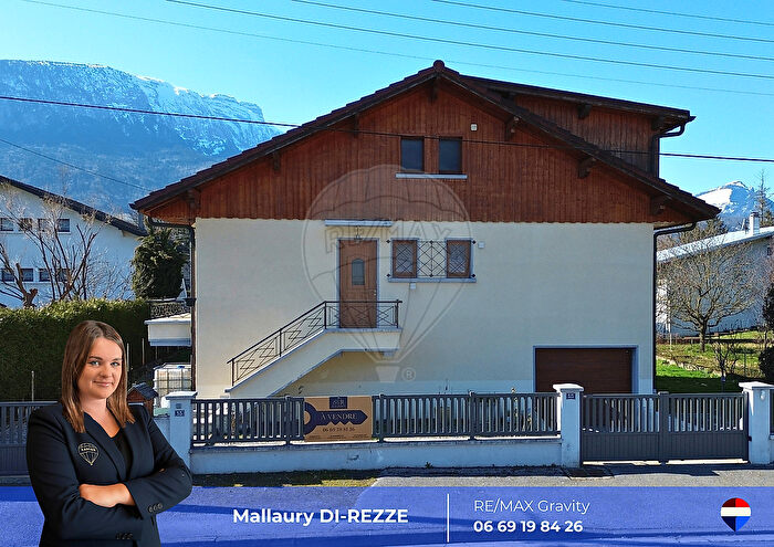 Maison à vendre - Cluses, La Maladiere - 6 pièces - 4 chambres