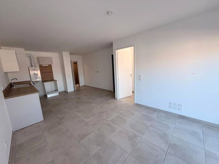 Hôtel de Ville, Morières-lès-Avignon : Appartement 2 pièces à louer