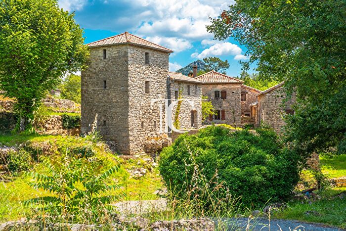 Maison à vendre - Les Vans - 14 pièces - 10 chambres