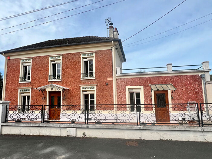 Saint-Cyr-sur-Morin : Maison 5 pièces à vendre