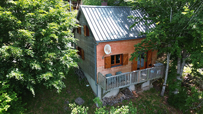 Saint-Chély-d'Aubrac : Maison 5 pièces à vendre