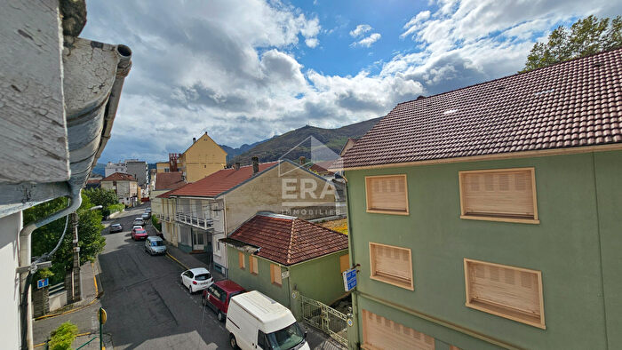 Maison à vendre - Lourdes, Centre-ville, Place Peyramale, Gare - 10 pièces - 2 chambres