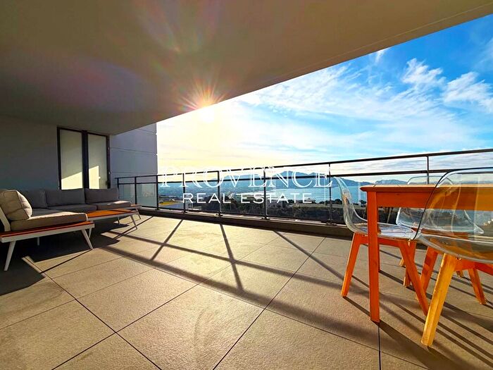 Appartement à louer - Le Roucas Blanc, Marseille ème arrondissement - 4 pièces - 3 chambres