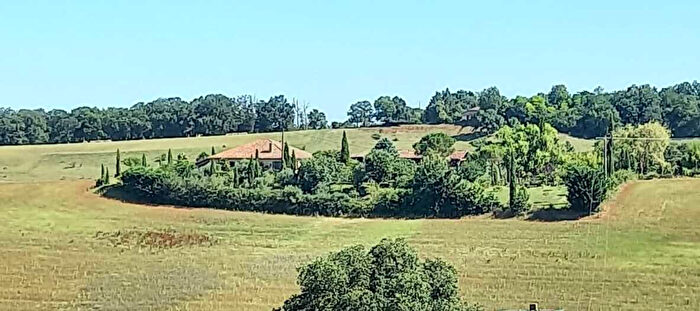 Maison 8 pièces à Castelnau-Barbarens, à vendre