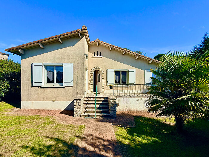 Maison à vendre - La Rochefoucauld - 5 pièces - 2 chambres