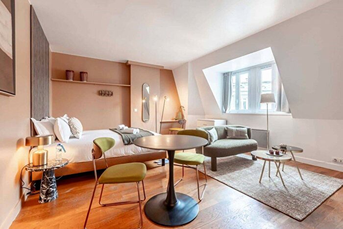 Appartement à louer - Chaillot, Paris ème arrondissement - 1 pièce