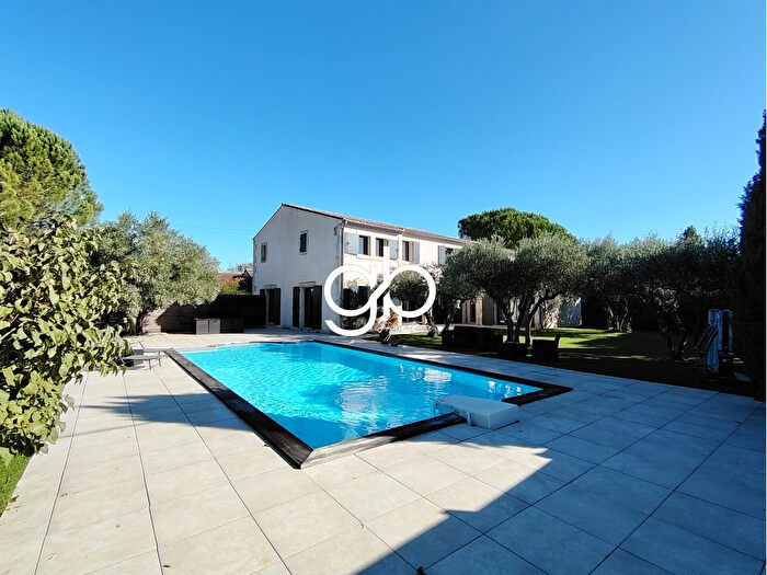 Maison à vendre - Saint-Maximin - 8 pièces - 7 chambres