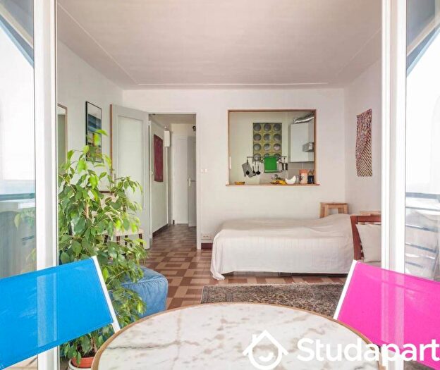 Appartement à louer - Pont du Lys-Antibes les Pins - 1 pièce