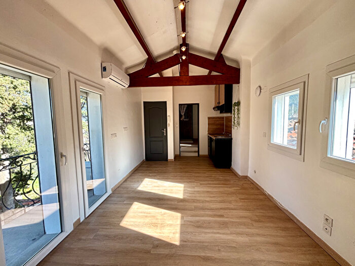 Appartement à louer - Aubagne, Longuillar, Perussone, Charrel - 1 pièce - 1 chambre