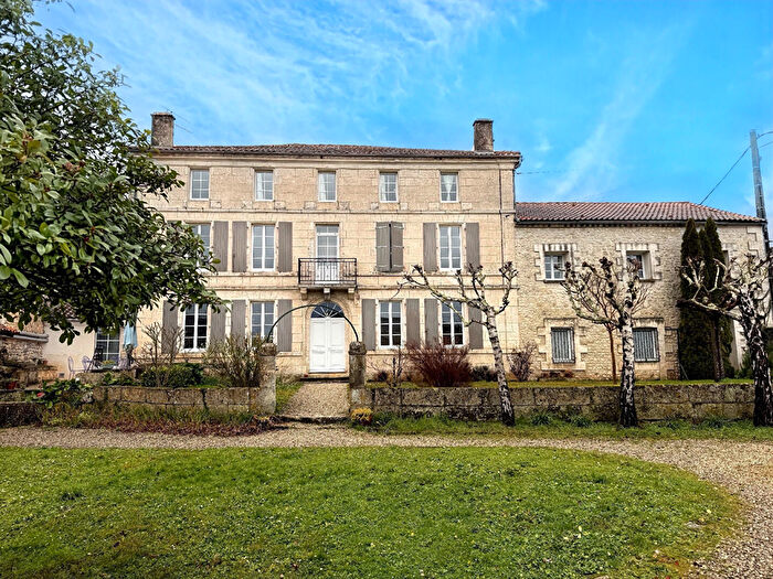 Maison à vendre - Mornac - 13 pièces - 8 chambres