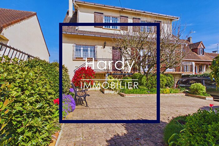 Maison à vendre - Osny - 9 pièces - 7 chambres