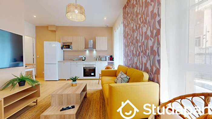 Appartement à louer - Hyper Centre-Vieille Ville, Saint-Étienne - 1 pièce - 2 chambres