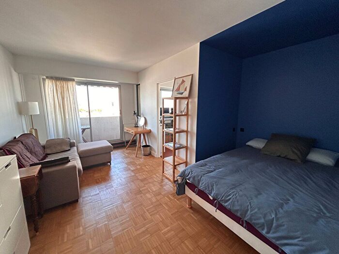 Grandes Carrières-Clichy, Paris 18ème arrondissement - Appartement 1 pièce à louer