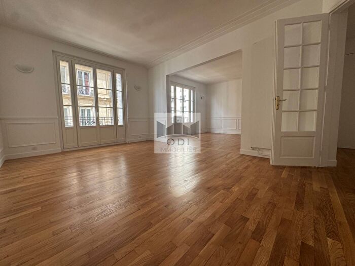Appartement à louer - Paris ème arrondissement - 5 pièces - 2 chambres