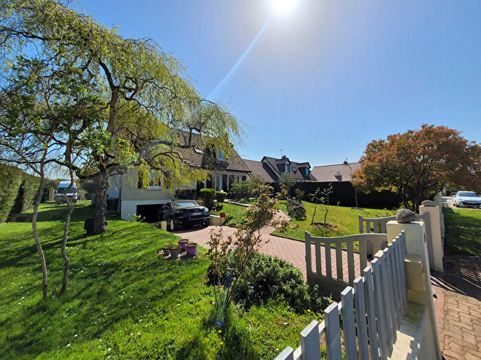 Maison à vendre - Saint-Lyé-la-Forêt - 5 pièces - 4 chambres