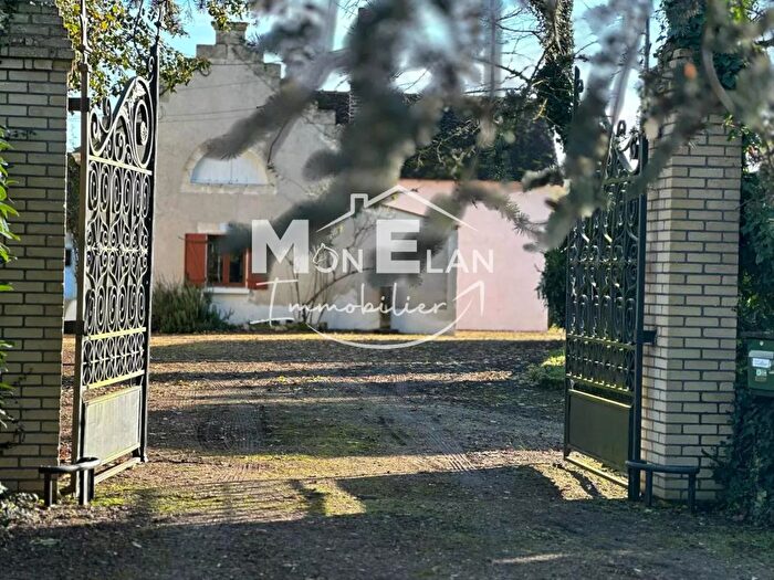 Maison à vendre - Château-du-Loir - 10 pièces - 7 chambres