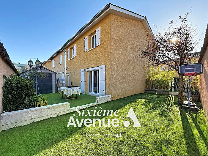 Maison à vendre - Meyzieu, Centre-ville - 5 pièces - 4 chambres