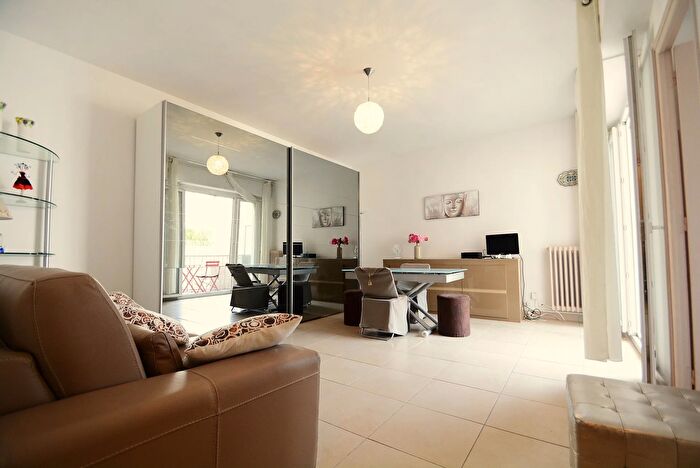 Appartement à louer - Nice, Carabacel - 1 pièce