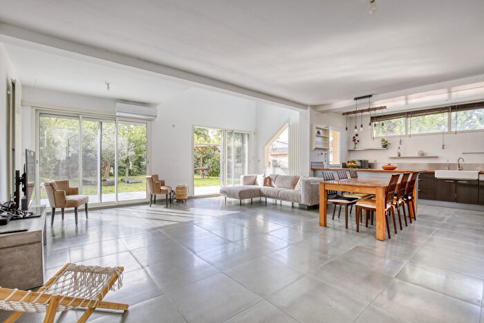 Maison à vendre - Saint-Maur-des-Fossés, La Varenne - 6 pièces - 5 chambres