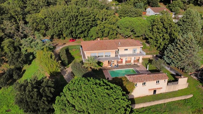 Collobrières : Maison 9 pièces à vendre