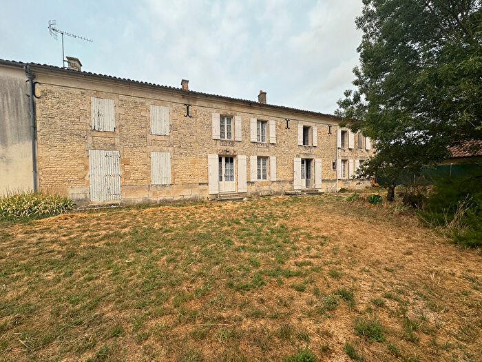 Maison à vendre - Surgères - 10 pièces - 5 chambres