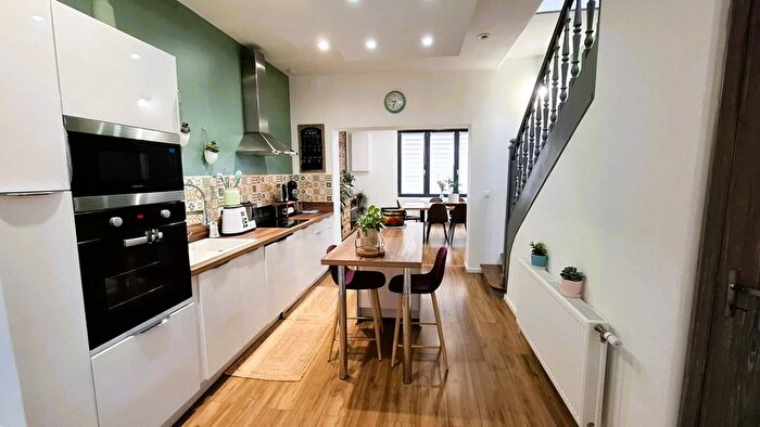 Maison à vendre - SaintQuentin SaintMartin Oëstres - 6 pièces - 4 chambres