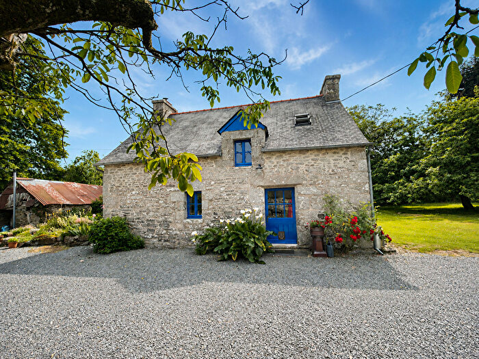 Kergrist-Moëlou - Maison 8 pièces à vendre
