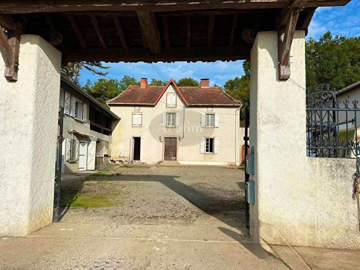 Maison à vendre - Villecomtal-sur-Arros - 10 pièces - 7 chambres