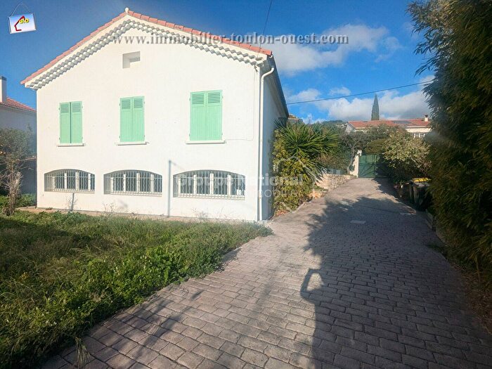 Maison à louer - Notre Dame des Routes, Toulon - 6 pièces - 4 chambres