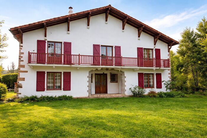 Maison à vendre - Saint-Palais - 12 pièces - 6 chambres