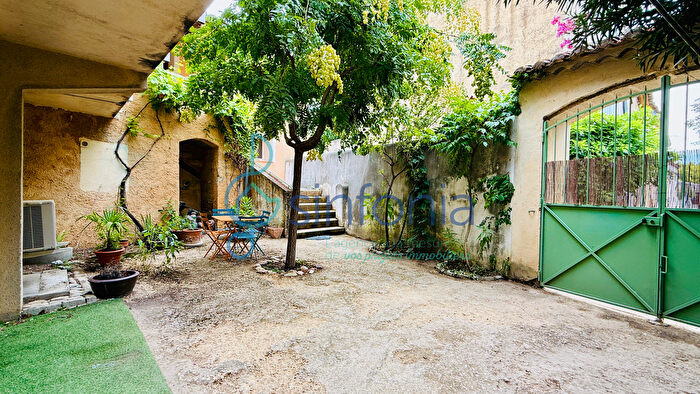 Maison à vendre - Saint-Quentin-la-Poterie - 9 pièces - 3 chambres