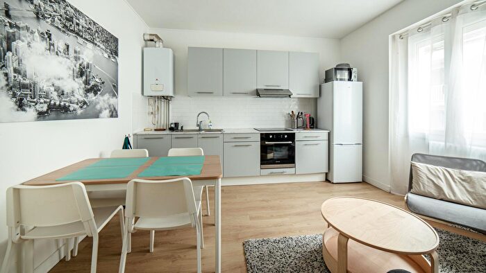 Nantes, Saint-Clément, Jardin des plantes, Caserne Lamoricière : Appartement 4 pièces à louer