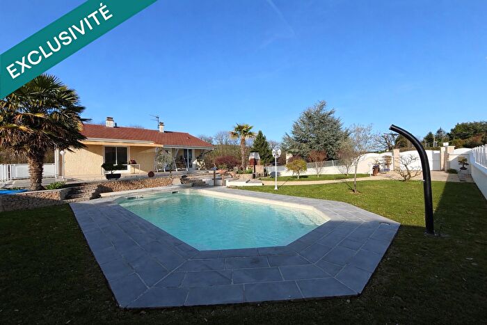 Maison à vendre - Saint-Hilaire-de-la-Côte - 5 pièces - 4 chambres