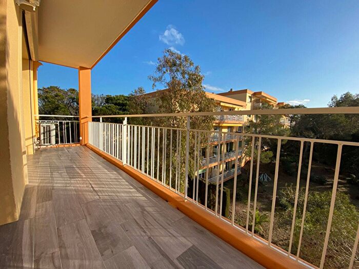 Appartement à louer - Arènes, Saint-Raphaël - 4 pièces - 3 chambres