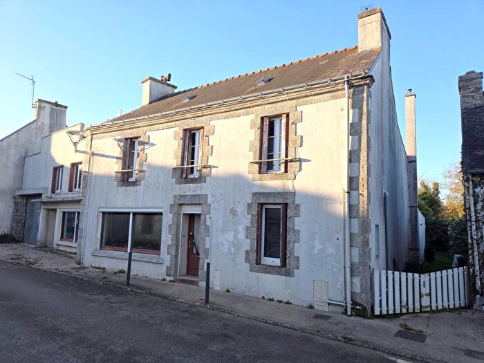 Maison à vendre - Guiscriff - 6 pièces - 4 chambres