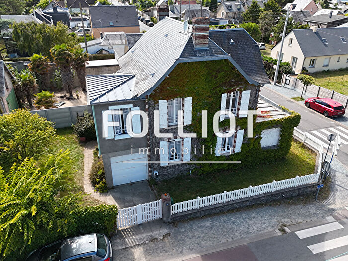 Maison à vendre - Agon-Coutainville - 9 pièces - 6 chambres