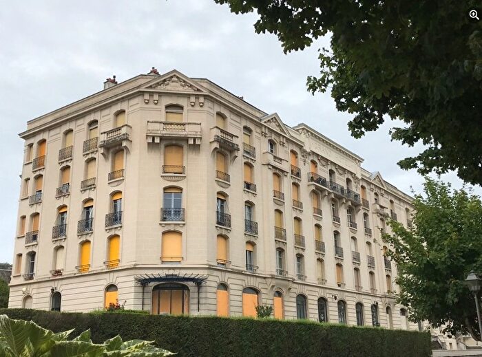 Appartement à vendre - Néris-les-Bains - 5 pièces - 2 chambres