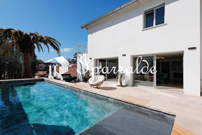 Maison à vendre - Hendaye, Ville - 6 pièces - 5 chambres