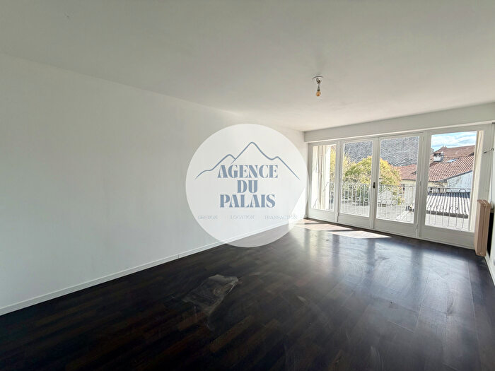 Appartement à louer - Pau, Centre-ville - 3 pièces - 2 chambres