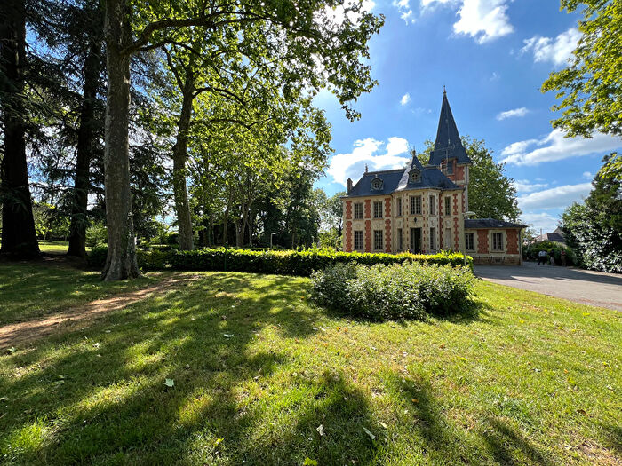 Maison à vendre - Yzeure, Centre-ville - 14 pièces - 2 chambres