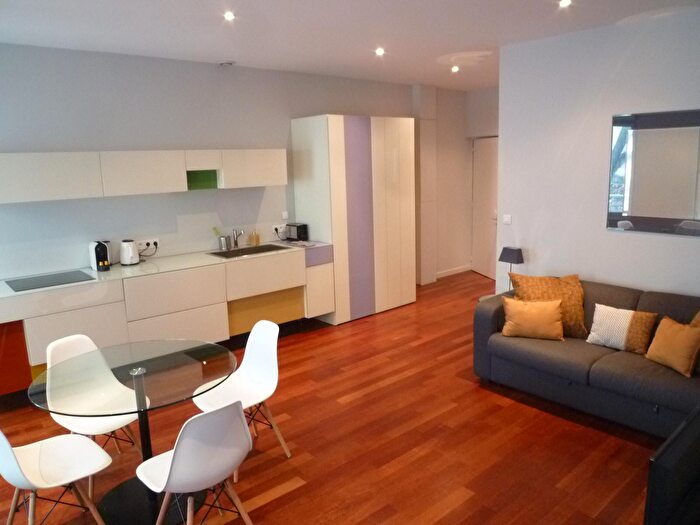 Appartement à louer - Bordeaux, Quinconces, Grands Hommes, Tourny - 2 pièces - 1 chambre