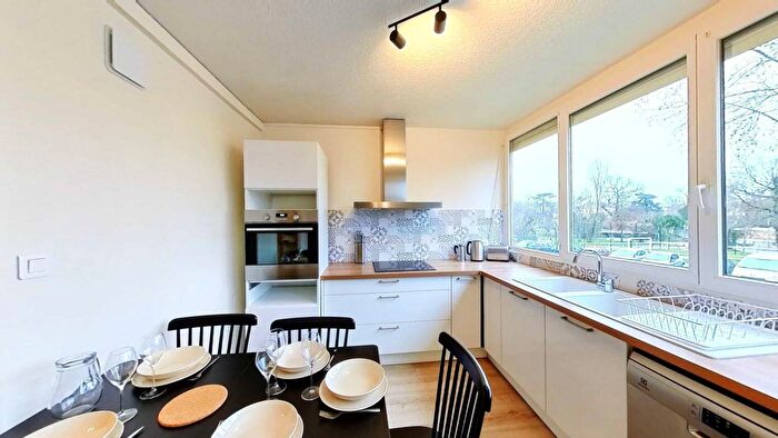 Appartement à louer - Poste Mairie, Talence - 6 pièces - 5 chambres