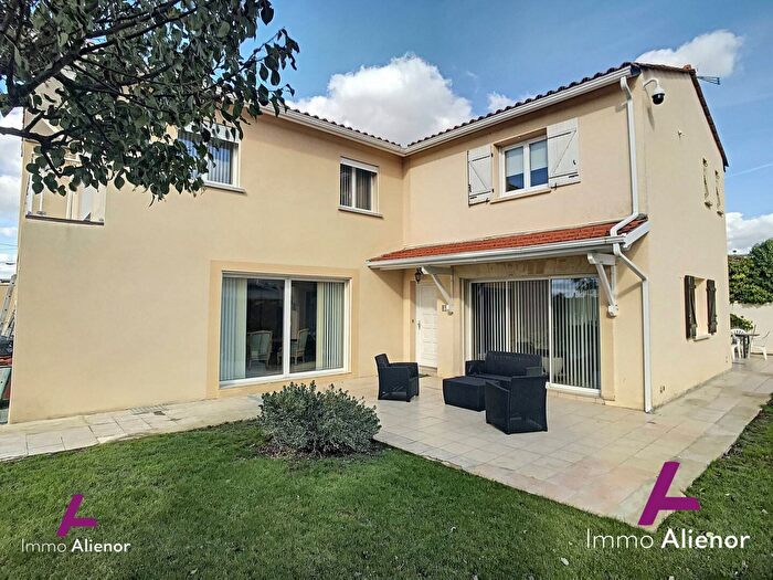 Maison à louer - Bruges - 6 pièces - 3 chambres