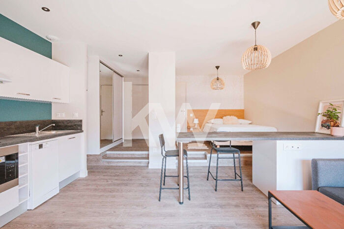 Appartement à louer - Clermont-Ferrand, Saint-Jacques - 2 pièces - 1 chambre