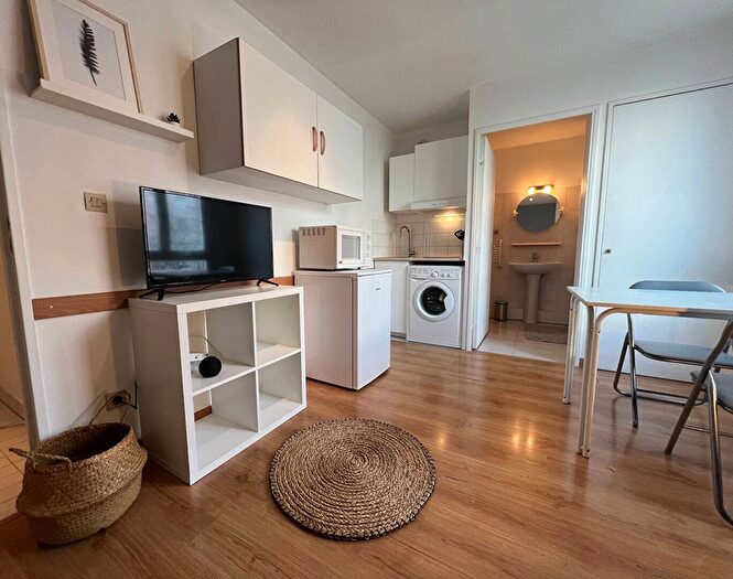 Appartement à louer - Sans Souci-Dauphiné, Lyon ème arrondissement - 1 pièce