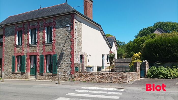 Maison à vendre - Saint-Sulpice-la-Forêt - 6 pièces - 4 chambres