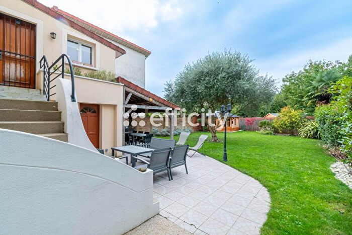 Maison à vendre - Villeneuve-le-Roi, Faisanderie - 6 pièces - 4 chambres