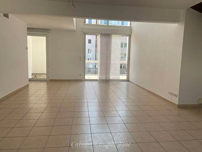 Appartement à louer - Marseille ème arrondissement - 4 pièces - 3 chambres