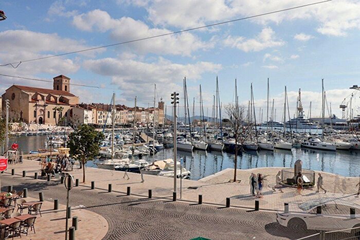 Appartement à louer - Centre Ville, La Ciotat - 2 pièces - 1 chambre